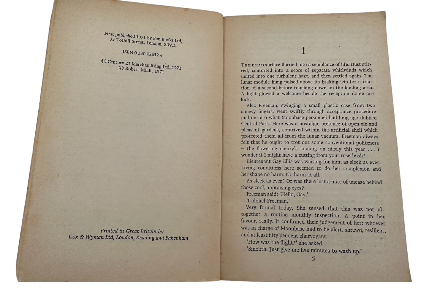 Vintage 1971 Gerry Andersons UFO 2 Paperback Book By Robert Miall ...